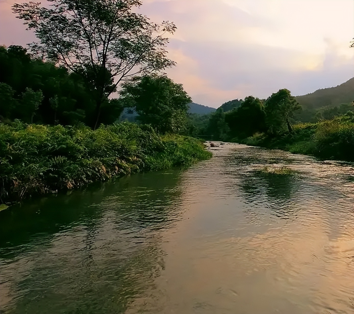 The Ying River runs diagonally through Yulin Township, Xuchang, and ...