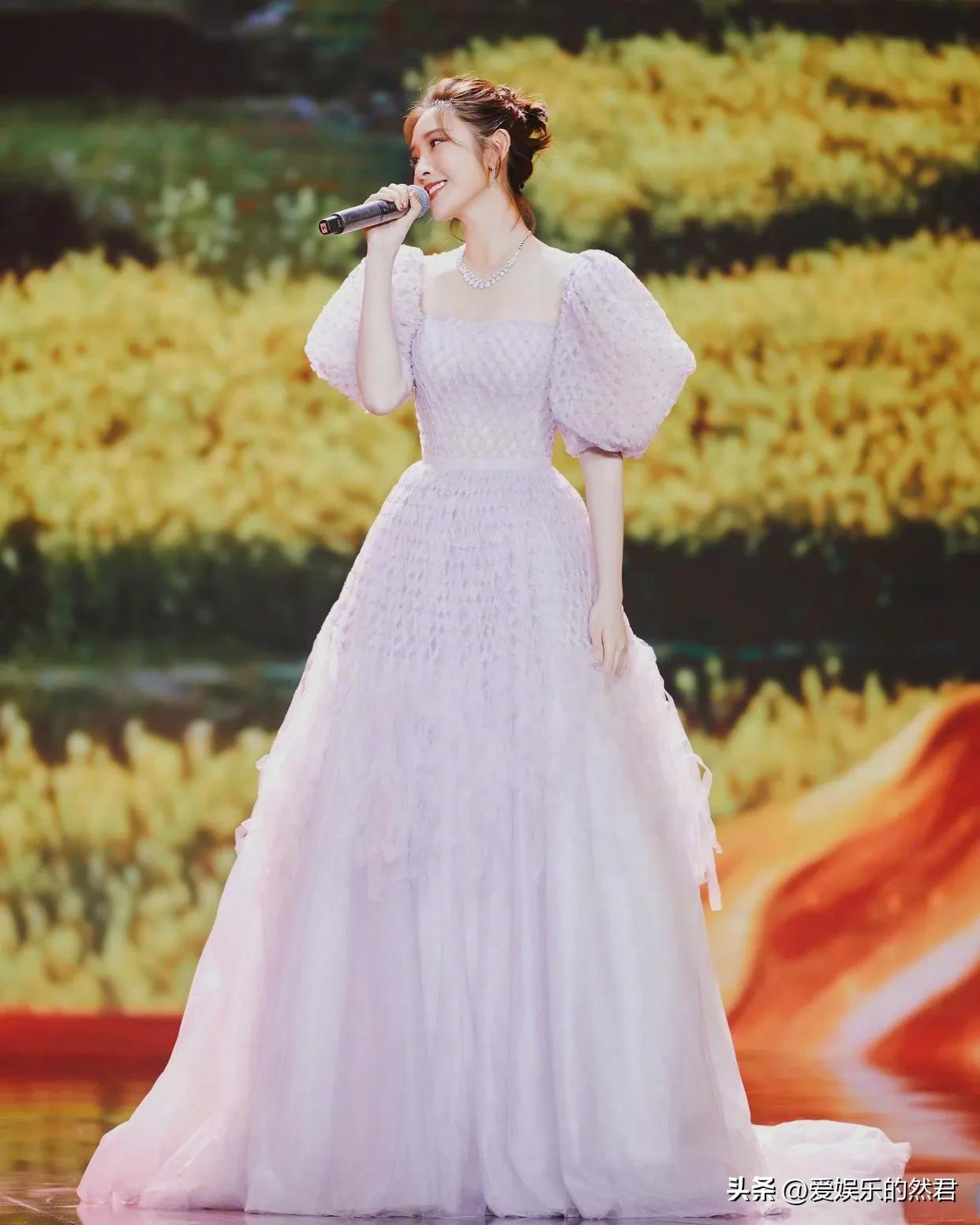 There is a wave of beautiful photos of Tang Yixin, no wonder Zhang ...