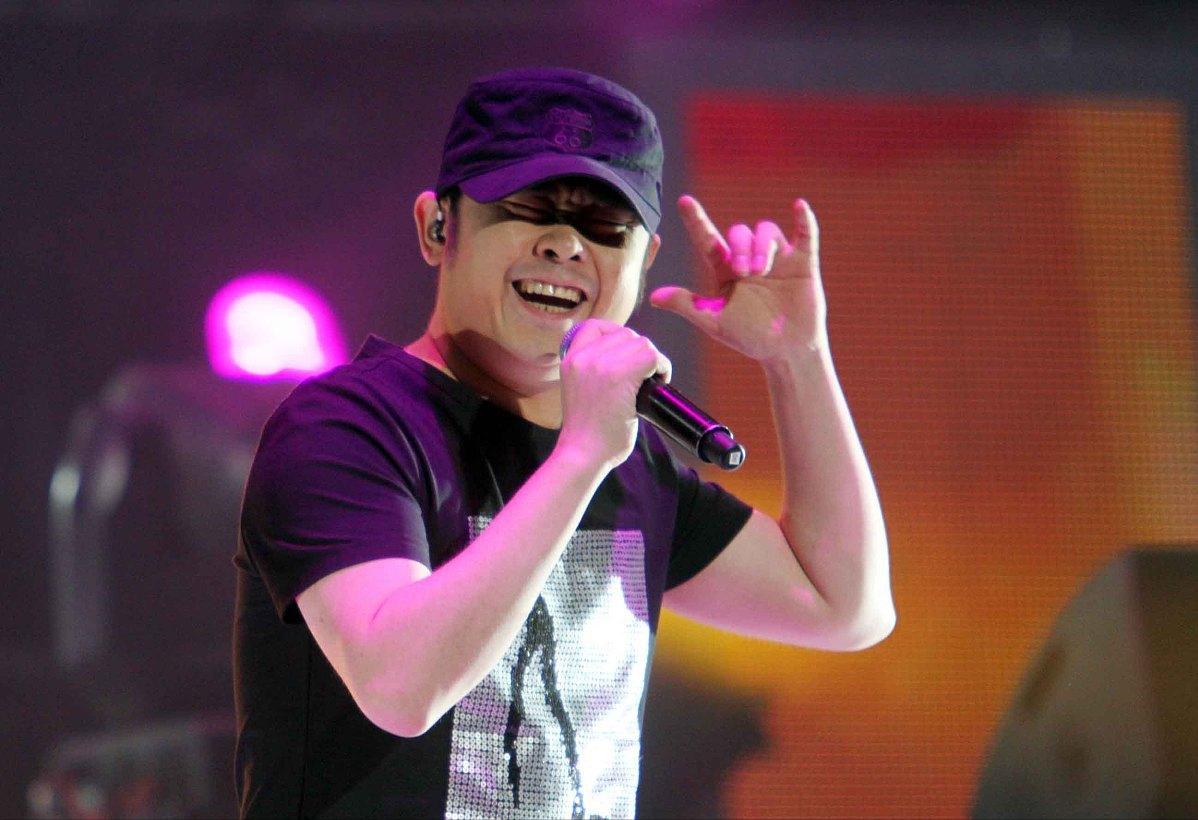 Is Dolan a grassroots singer? - iMedia