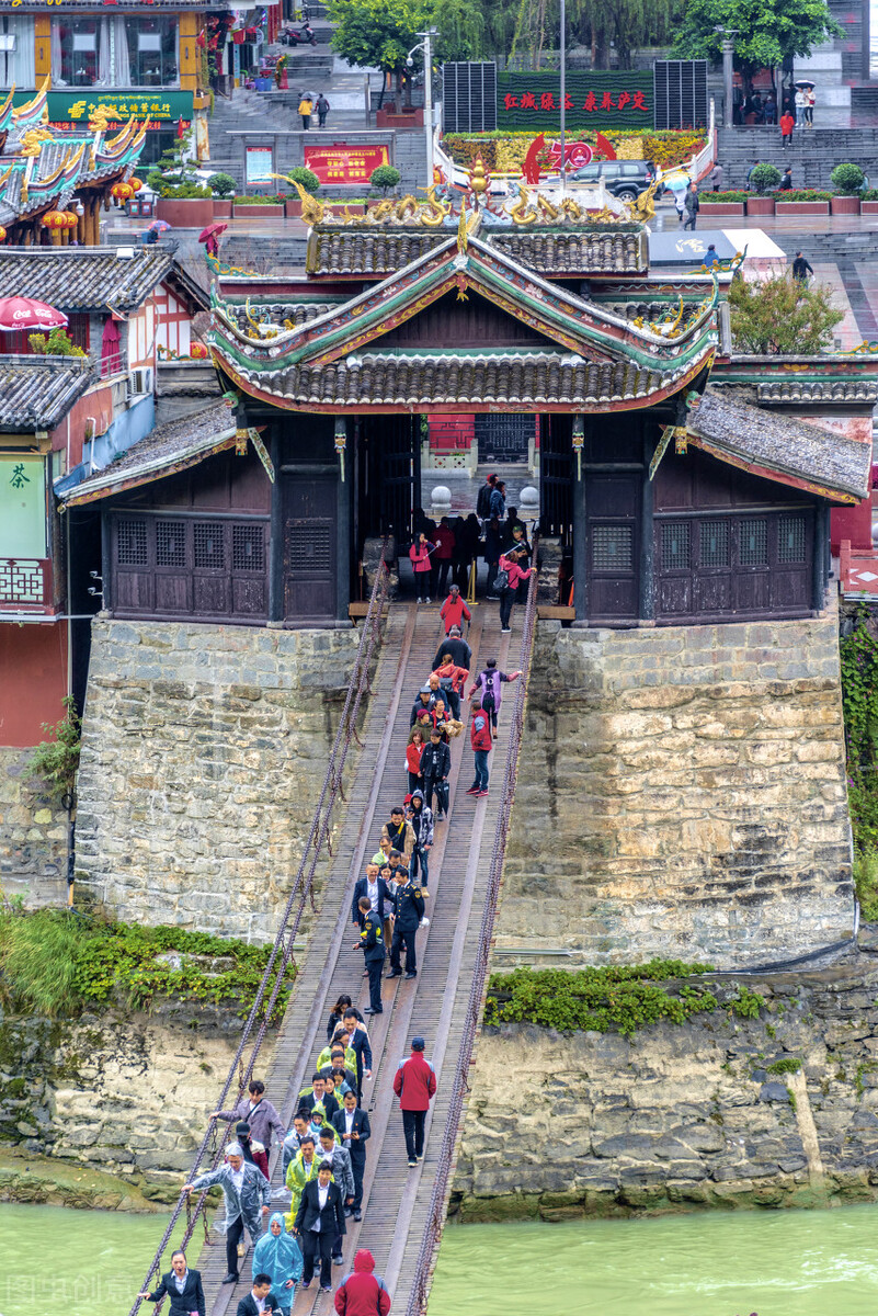 How did the Luding Bridge, which stood for more than 300 years, be made ...