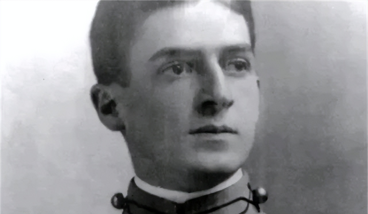 MacArthur's first trial, dare not speak to seek help from mother ...