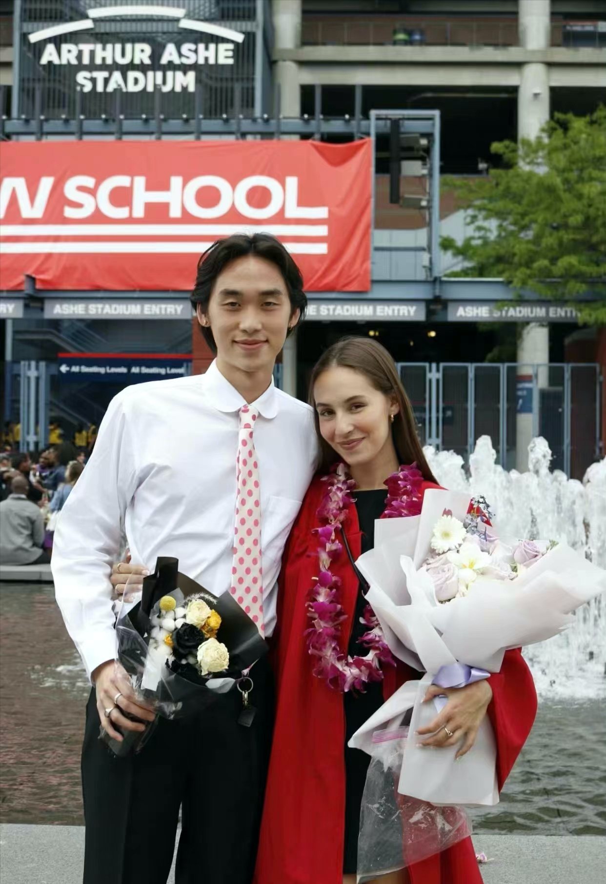 Lin Yilun's eldest son graduated from university and took a close photo ...