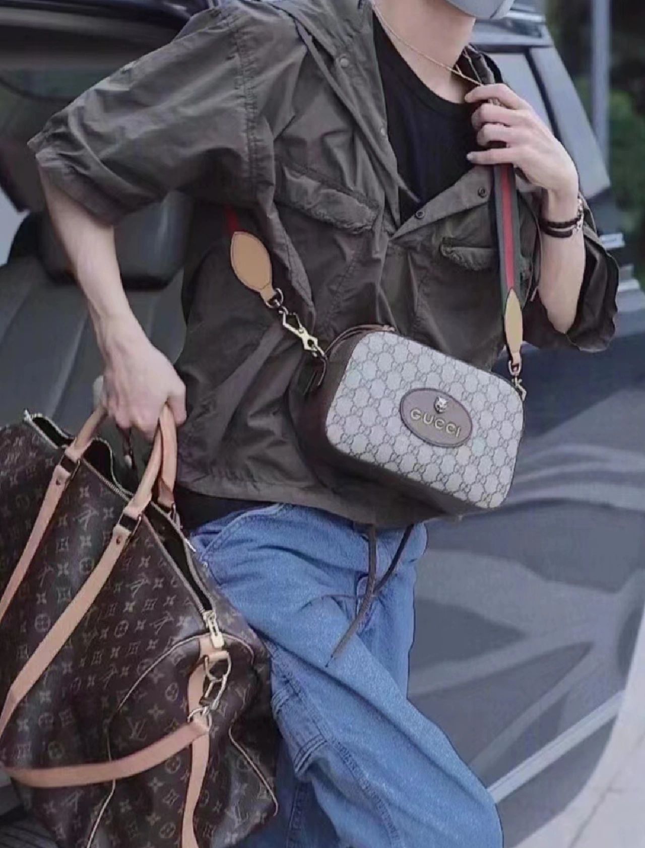 Do you usually see someone carrying the latest style of bag? - iNEWS