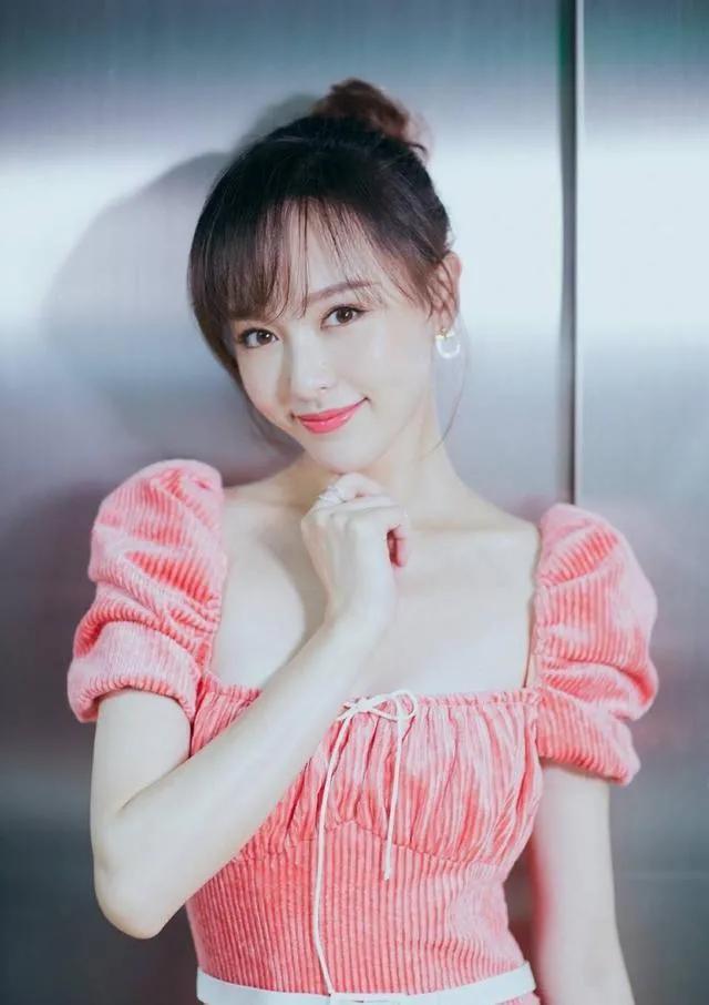 Tang Yan: Tall and graceful, with elegant and generous temperament, it ...