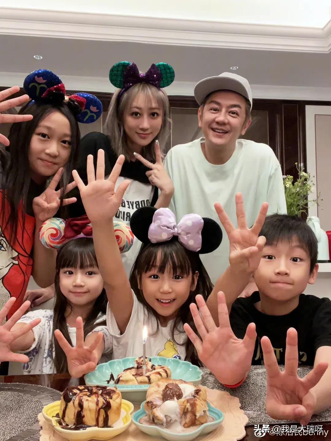 Not divorced!Chen Haomin's 53rd birthday, a family of six neatly ...