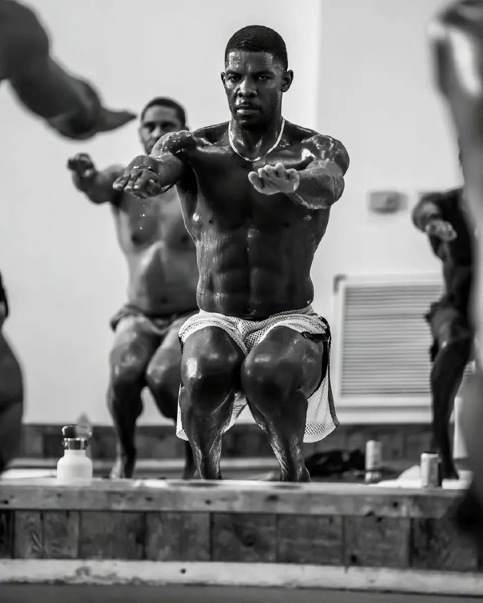 8 pack abs are too exaggerated!41 years old already!He still wants to ...