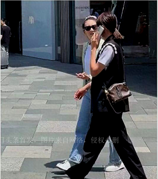 I met Tian Liang's family of four in Taikoo Li. Sen Die was almost as ...