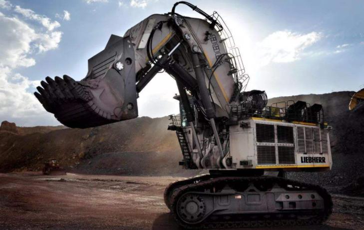 Weighing 1,000 tons and up to 7 floors, the world's largest excavator ...