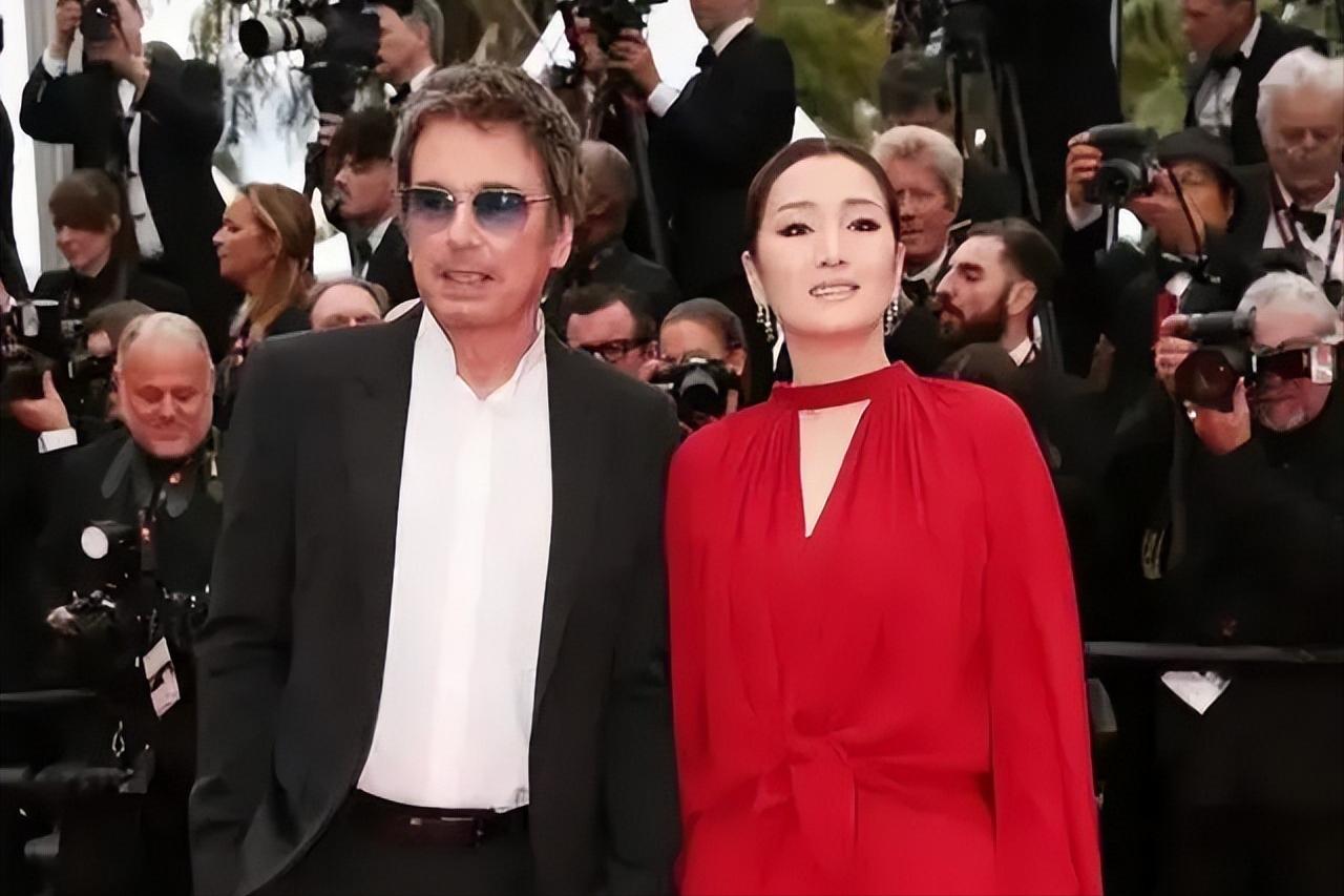 Gong Li and her husband walked the red carpet in Cannes, dressed in a ...