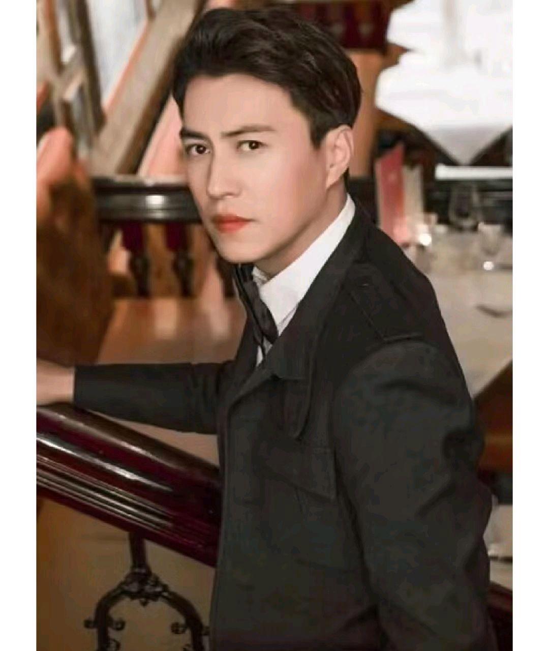 A netizen ran into Jin Dong in a small restaurant. Jin Dong is very ...