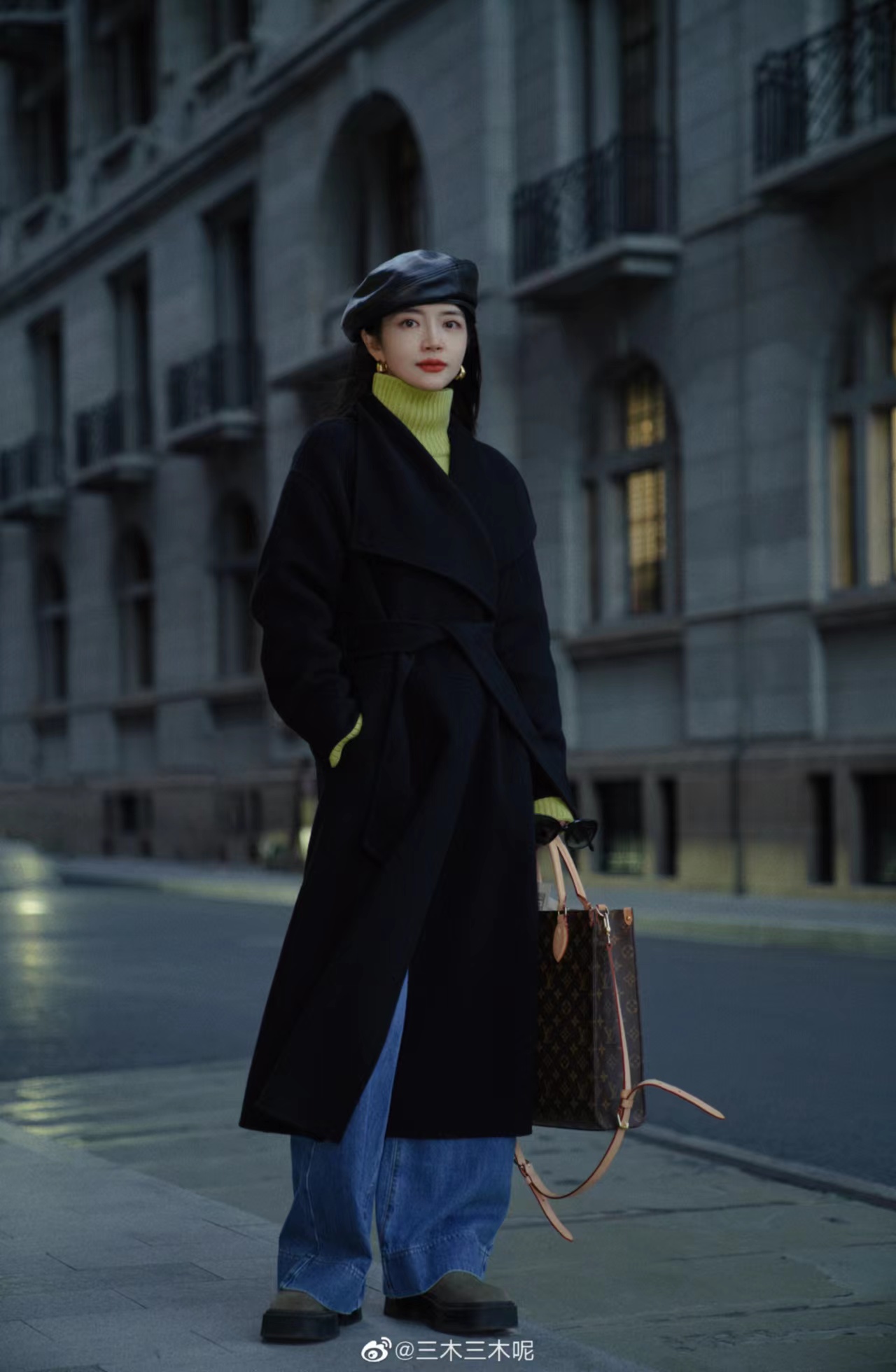 Follow Miki blogger to learn to wear, avocado sweater and black coat ...