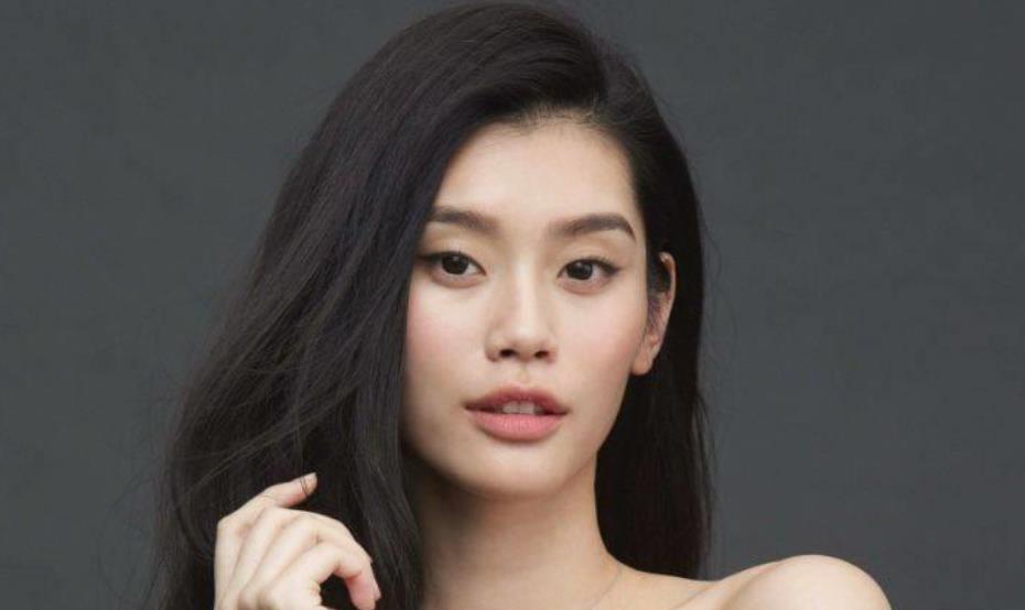 He Youjun and his family were on vacation in Japan. Xi Mengyao was wearing Hermès and was a head ...