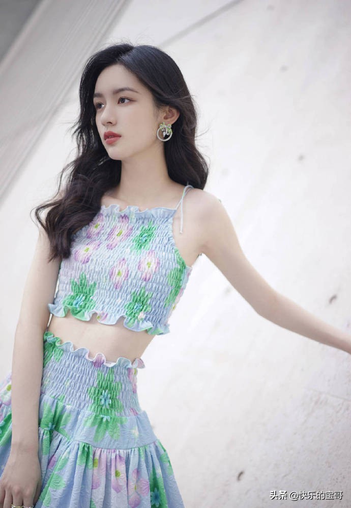 Zhou Ye's floral dress photo, the most beautiful Zhou Ye - iMedia