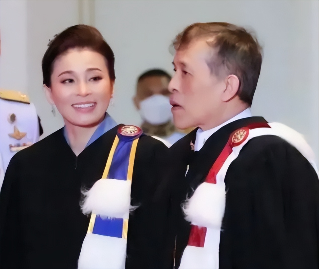 Sutida posted New Year's greeting cards in a high-profile manner, and Maha's happiness in the ...