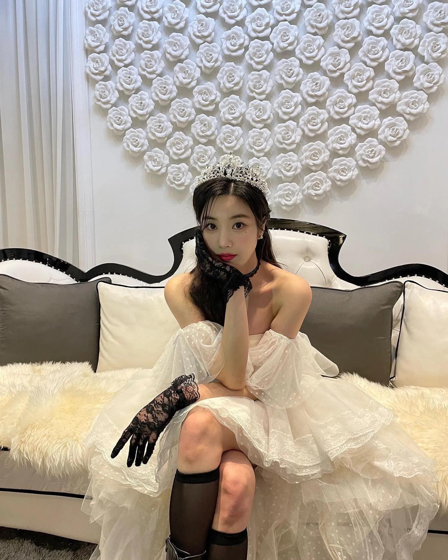 To be beautiful to die!Quan Enfei updated dynamic dress photos on the ...