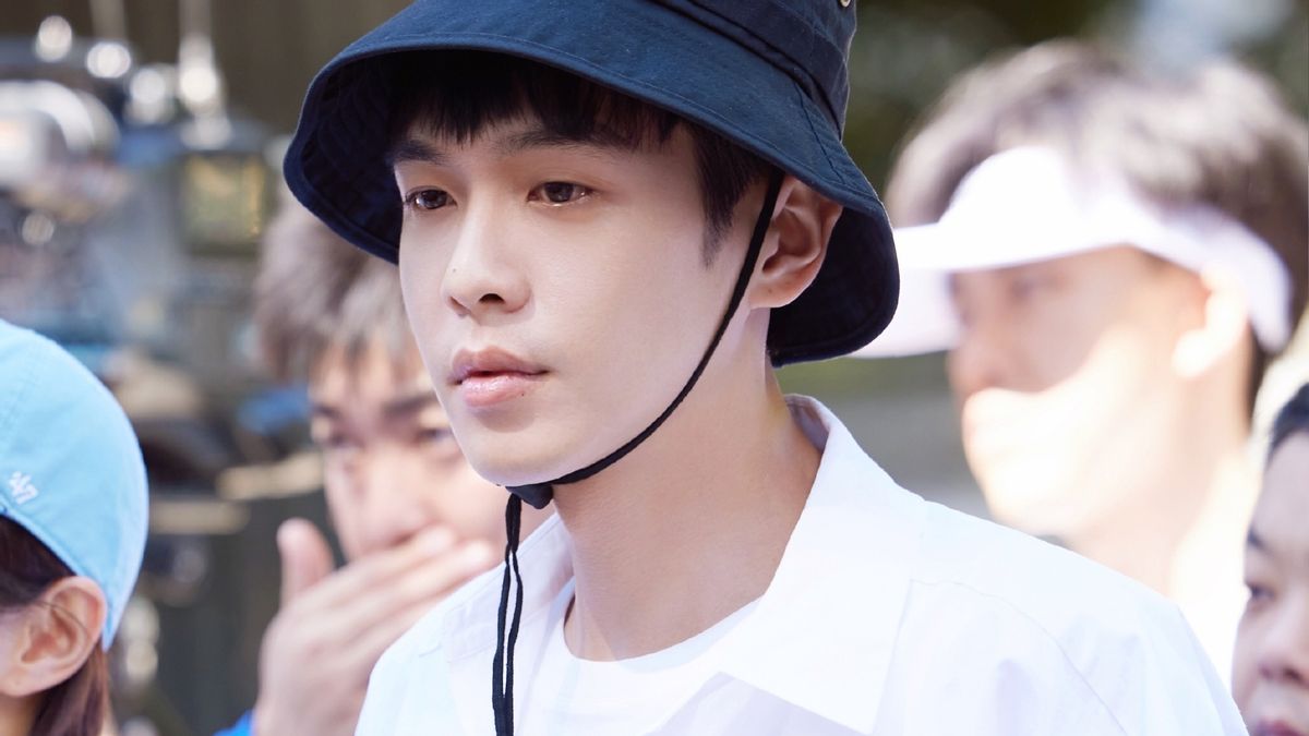 Director Ding Hei's new drama starts, starring Zhang Ruoyun and Huang ...