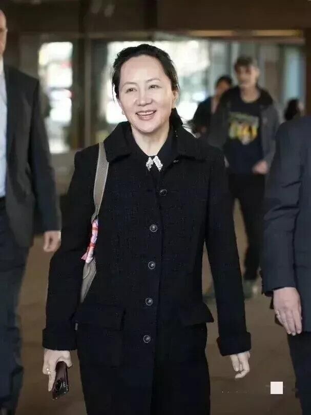 Samsung princess vs Huawei princess outfit, I understand that ...