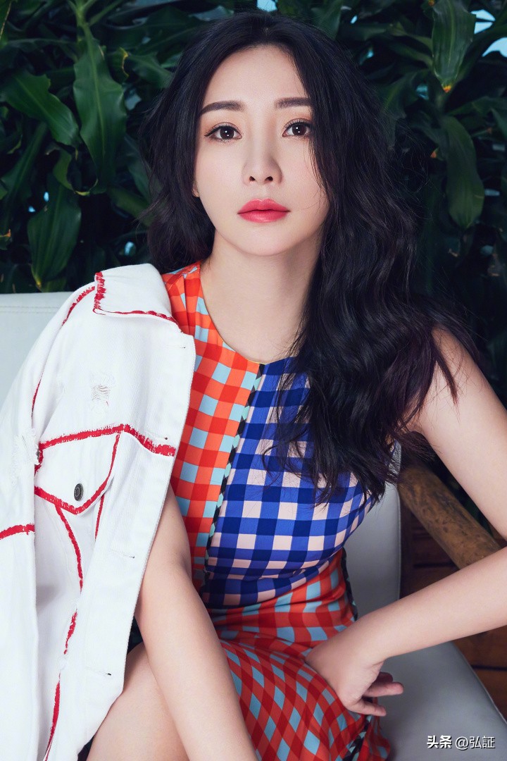 "Sexy Goddess" Liu Yan, with good looks, explosive body, elegant and gentle temperament - iNEWS