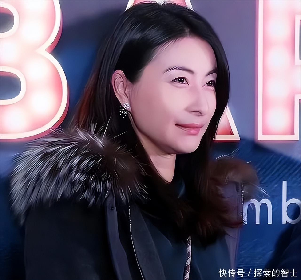 With a photo of a famous lady, Guo Jingjing is simple and low-key, but ...