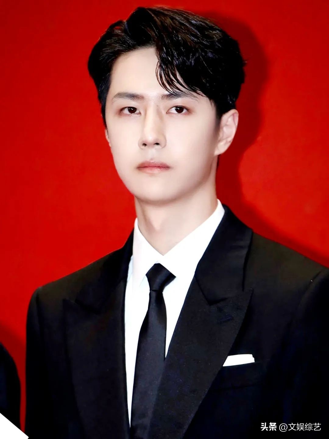 Wang Yibo appeared at the Huabiao Awards, and his handsome and capable ...