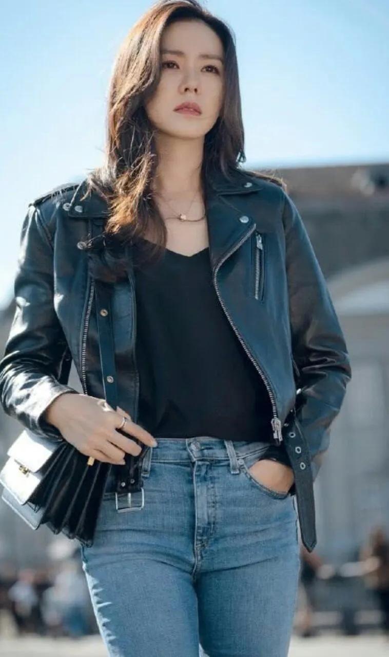 Korean actress Son Ye Jin wears jeans - iNEWS
