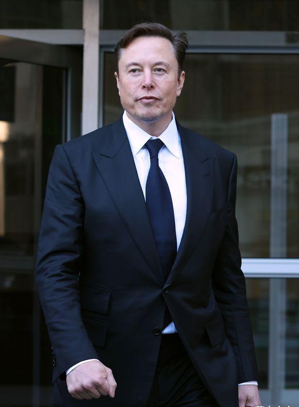 Fight for "cage battle"! 52-year-old Musk is lifting weights at work, and Zuckerberg is also ...