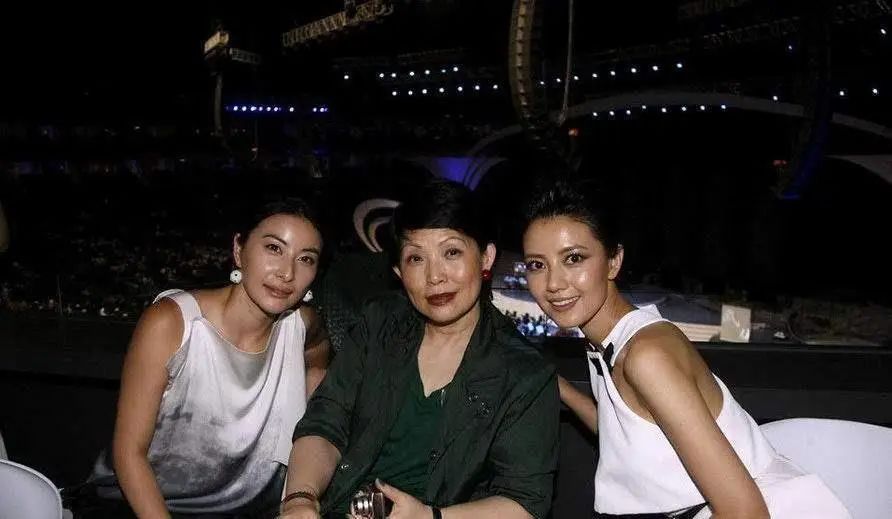 Gao Yuanyuan is in the same frame as Guo Jingjing, a light makeup can ...