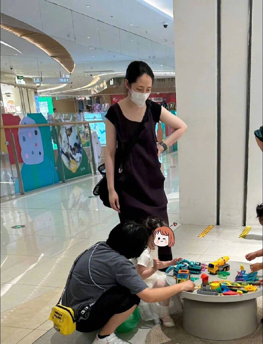 Guo Biting's low-key cupping marks are obvious! Shuangwa accompanied by ...