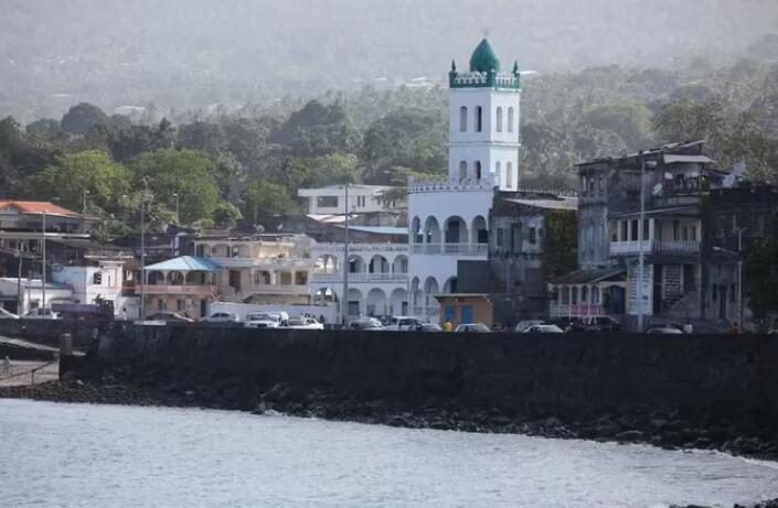 The Union of the Comoros, a weak and small country in the Indian Ocean ...