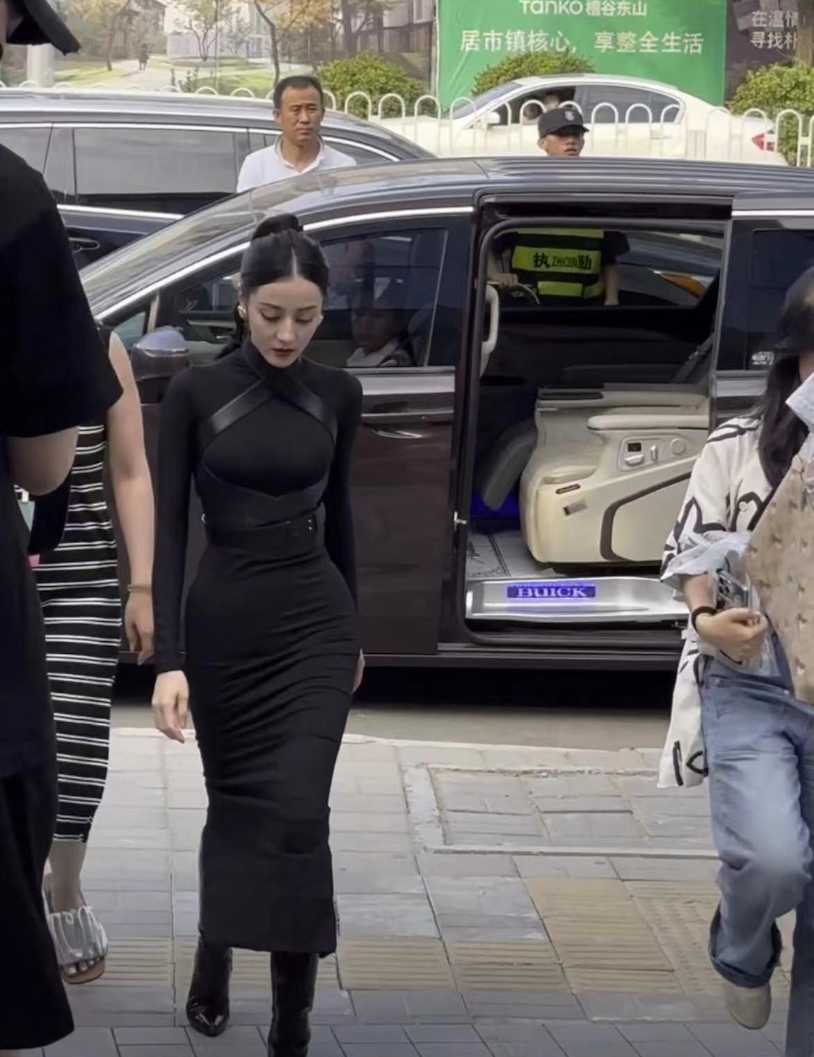 Di Lieba has become Yang Mi's "cash cow" with her good figure. Recently ...