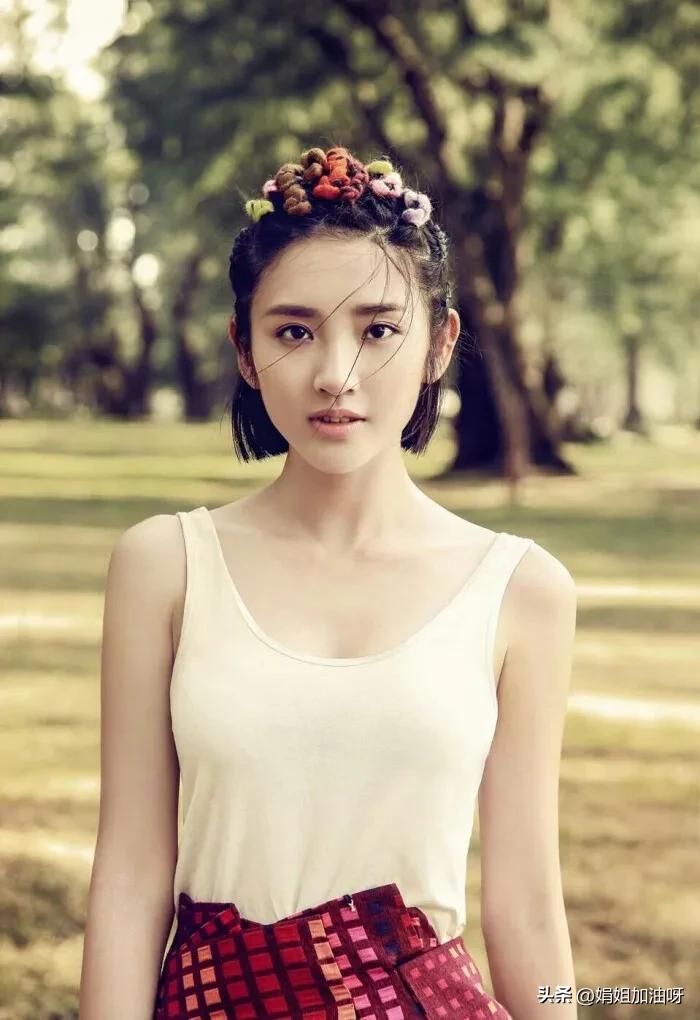 Share pictures, the goddess of temperament Tang Yixin - iNEWS