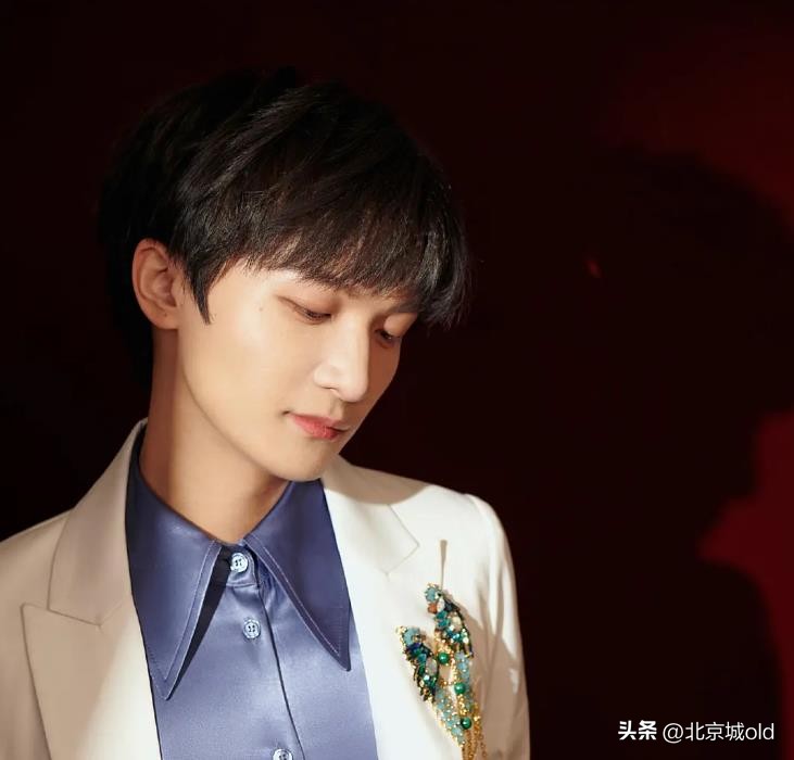 Zhou Shen's two new songs in three days, smashing the charts like crazy ...