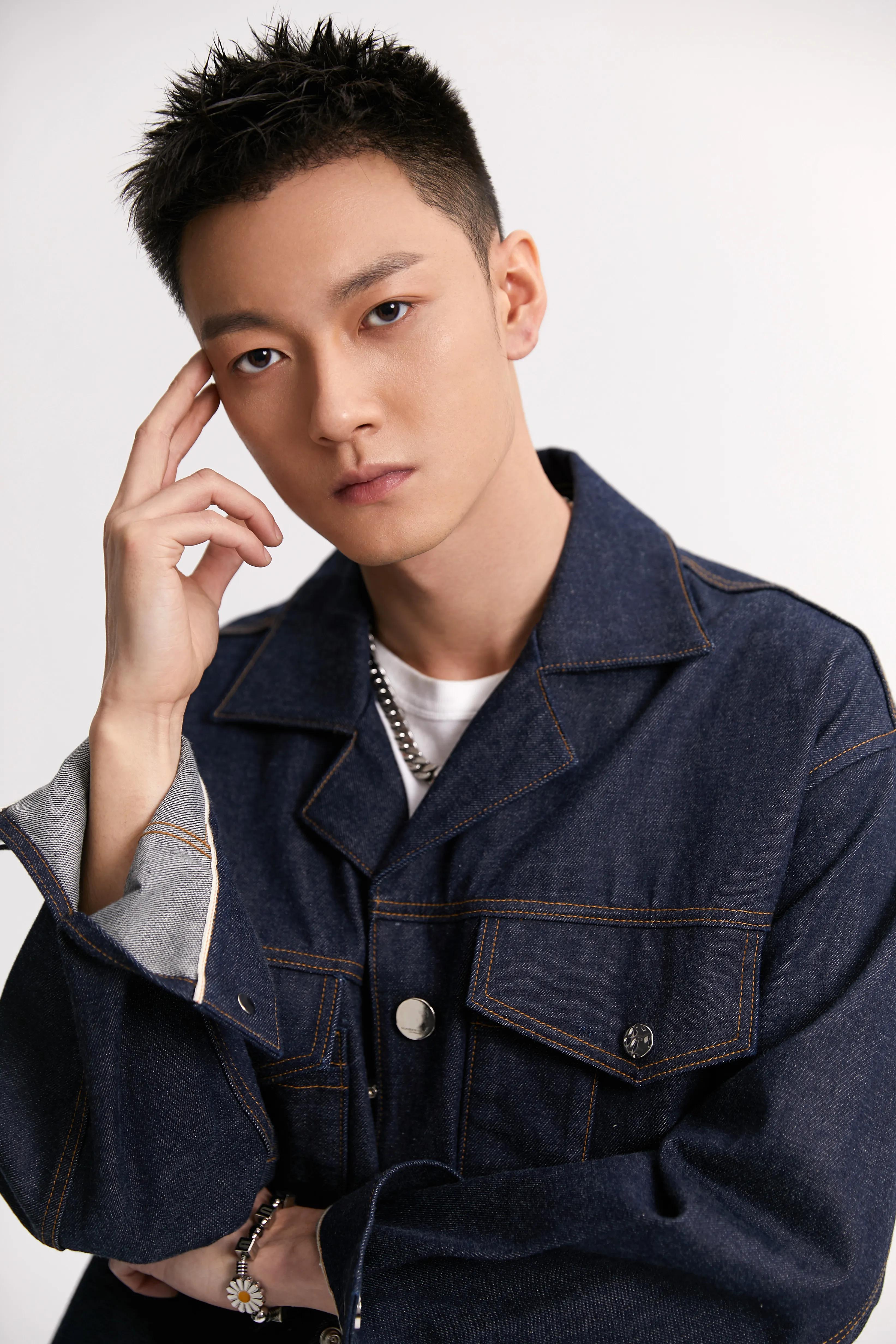 Zhang Guansen exposes casual wear photo "Come for You" "Jiang Tiancheng ...