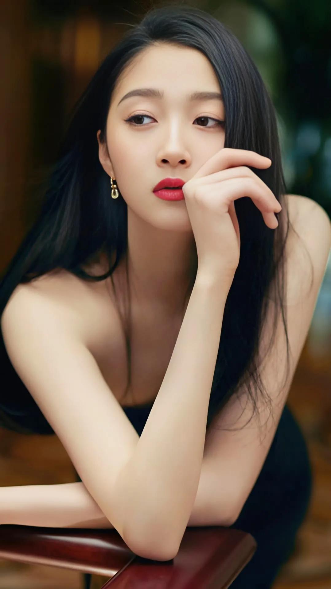 Guan Xiaotong - iNEWS