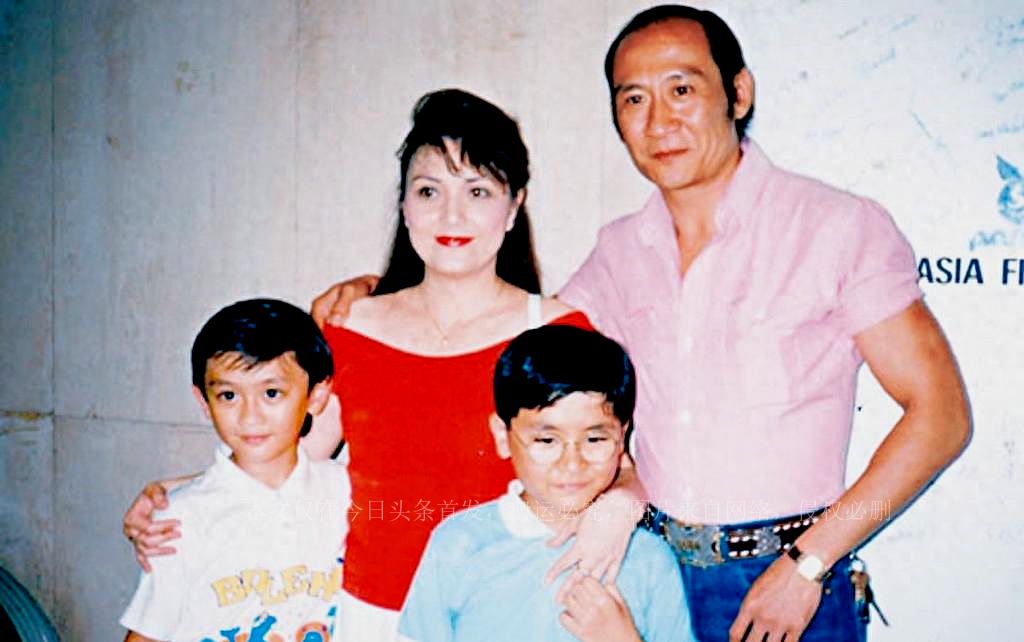 71-year-old Shi Ming took a photo three months after his craniotomy. He ...