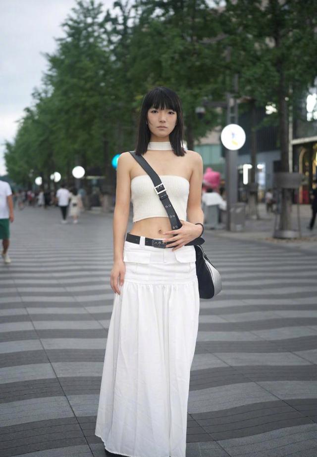 Take a look at these outfits of girls in Hangzhou: Backless and backless outfits have become a ...