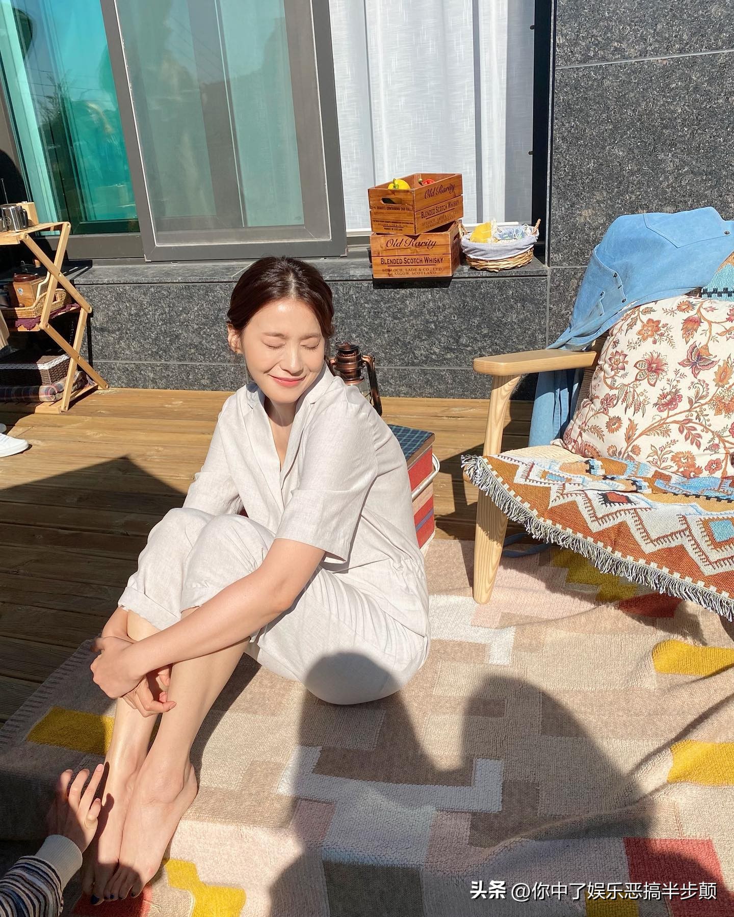 Well-known Korean actress Yoo In-young showed off her sexy figure in a ...