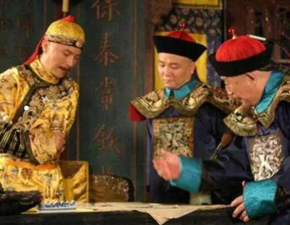 During the Qing Dynasty, how did Emperor Qianlong's "Jing Yan Yu Lun ...