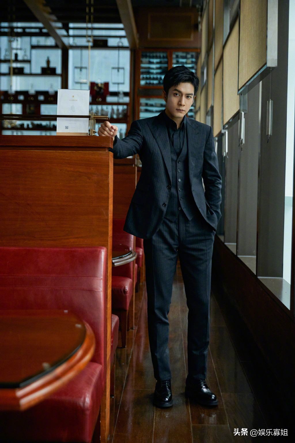 Han Dongjun's love affair exposed?Kissing the beautiful woman in the ...