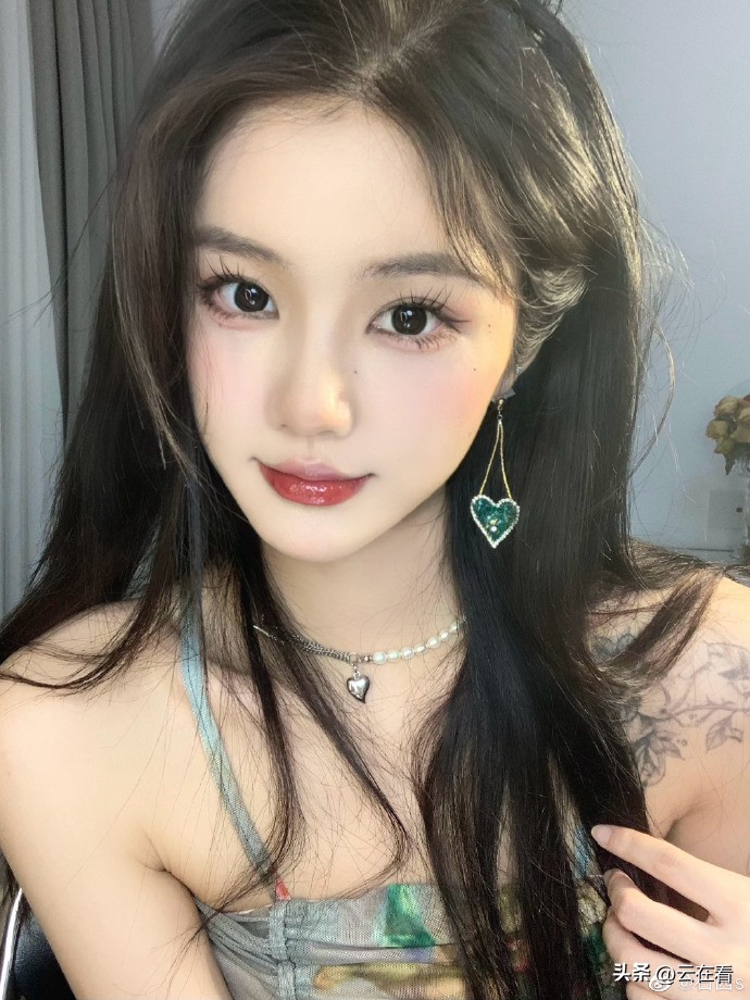 Net red beauty Miss Shi Qian's charming photo appreciation, so ...