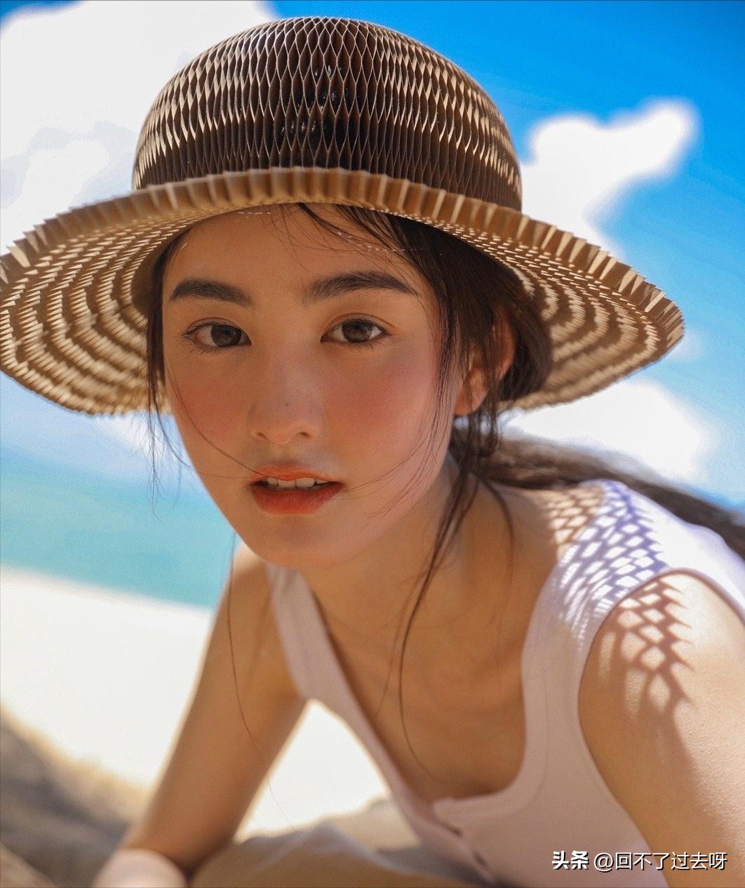 Han Peiying is indeed the school flower of Chinese opera, wearing a ...