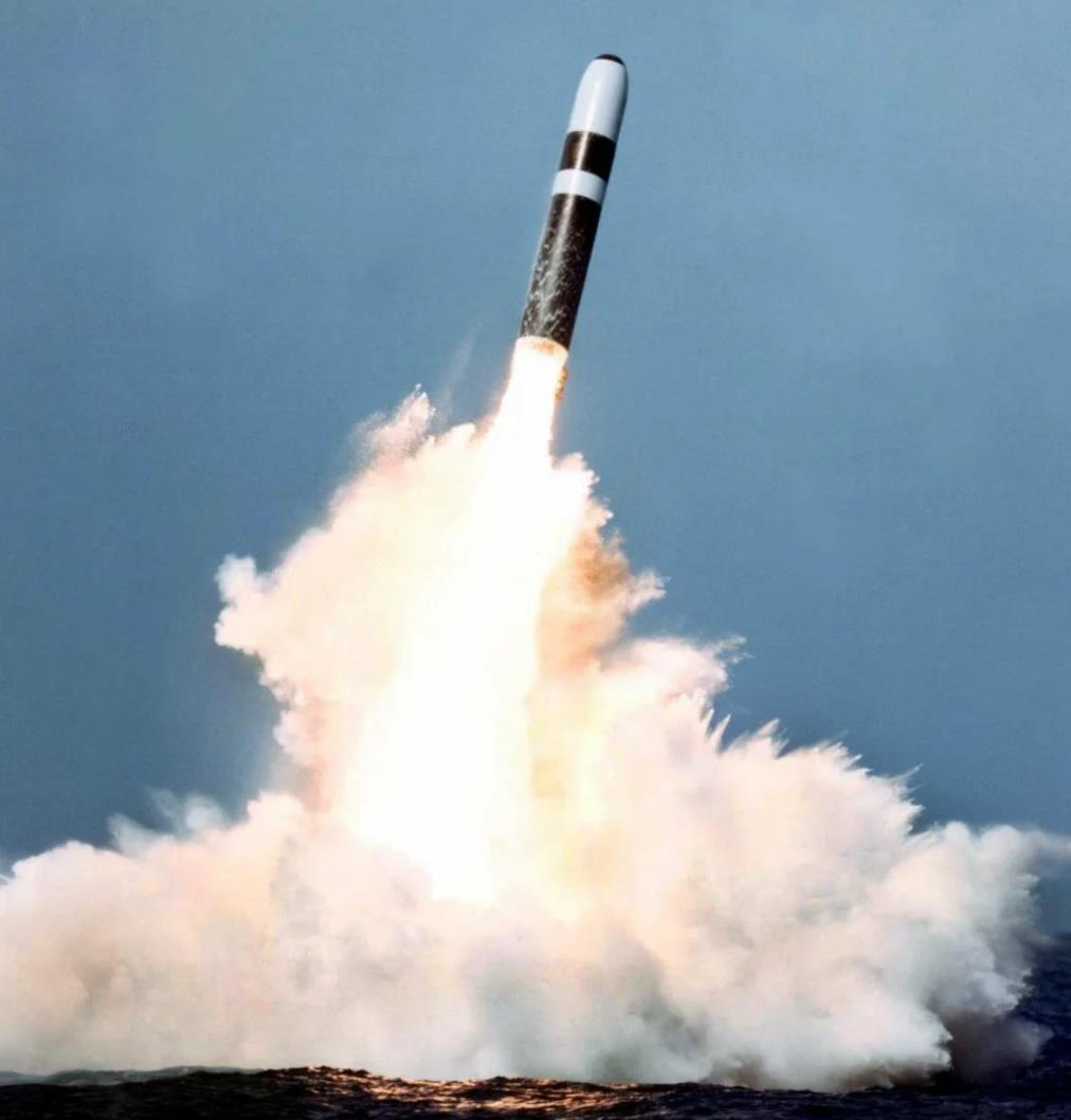 Topol M missile, effectively responding to the US "Trident" missile ...