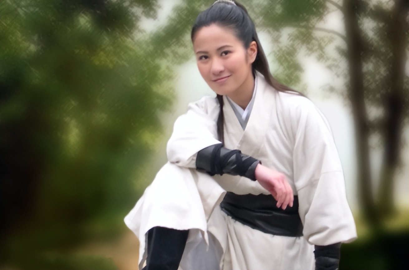 Michelle Ye caused controversy by wearing a "retirement dress" to bring ...