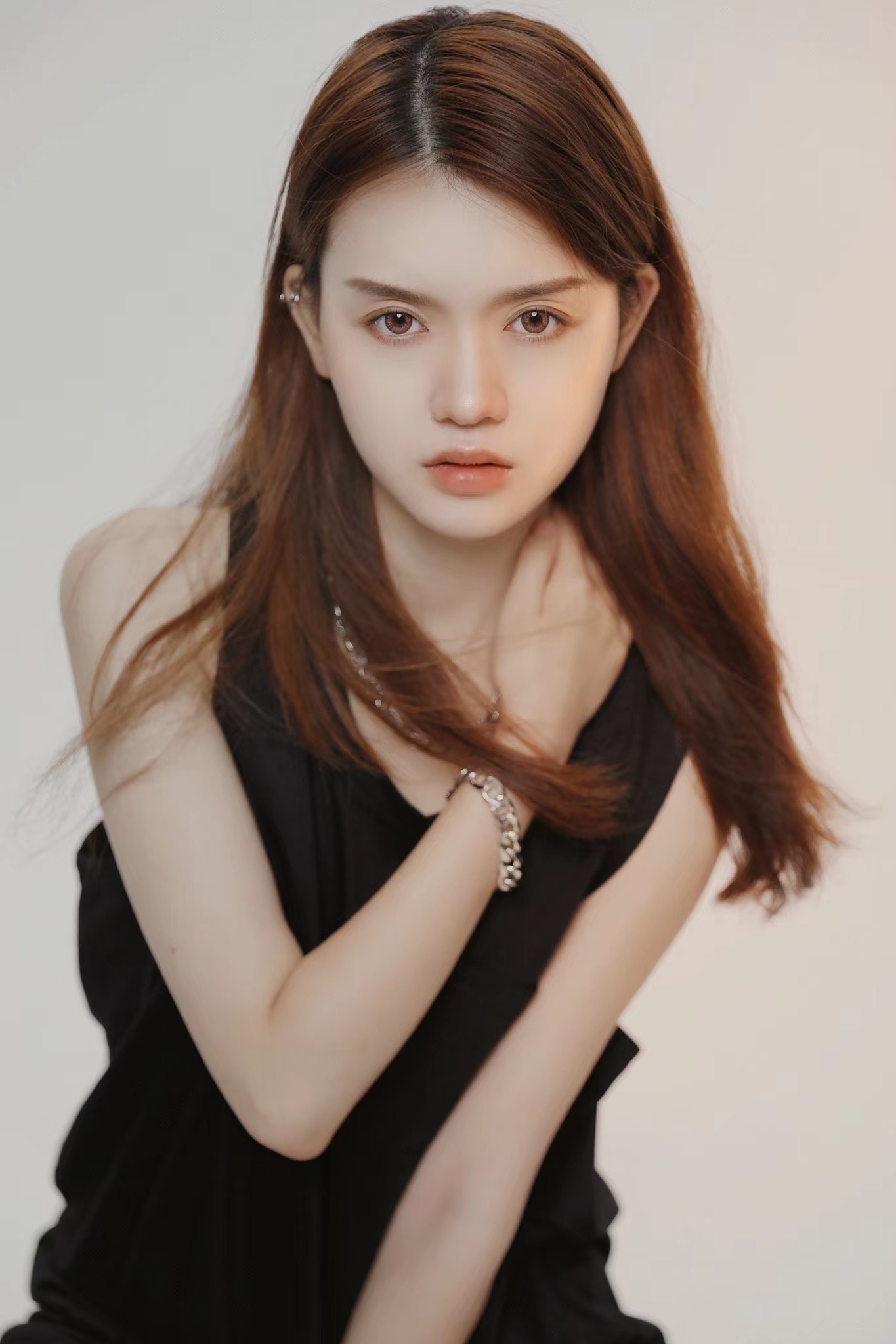 Cheng Xin, who has slender and beautiful legs in "Frightening Reversal ...