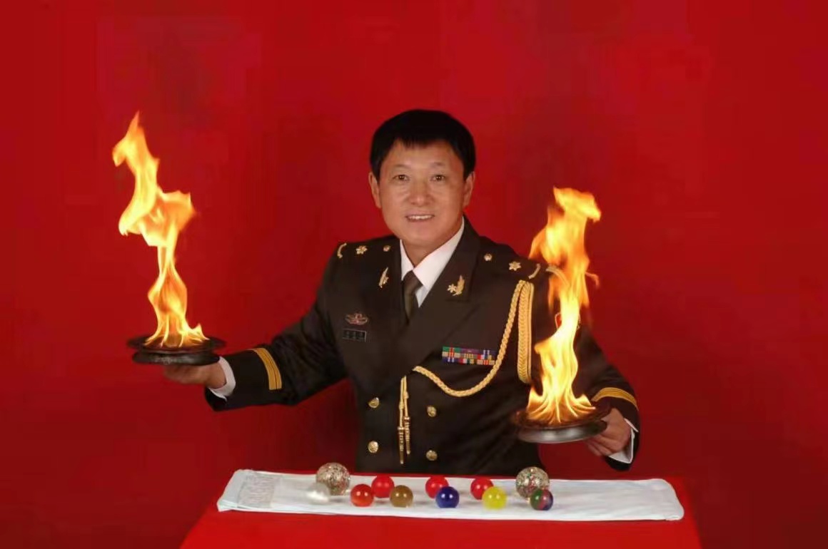 Taking things from the air, the fairy picks beans?Let's listen to what the magician Yan Jianrong ...