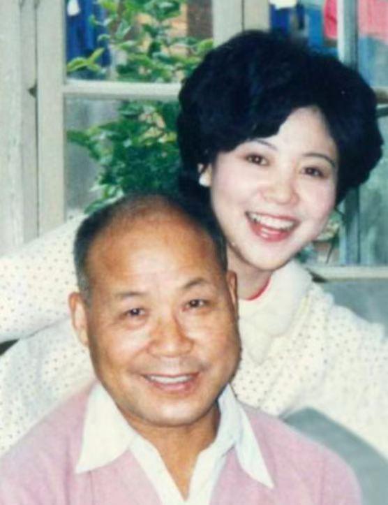 Singer Mao Amin: Married to a wealthy husband at the age of 39, had two ...