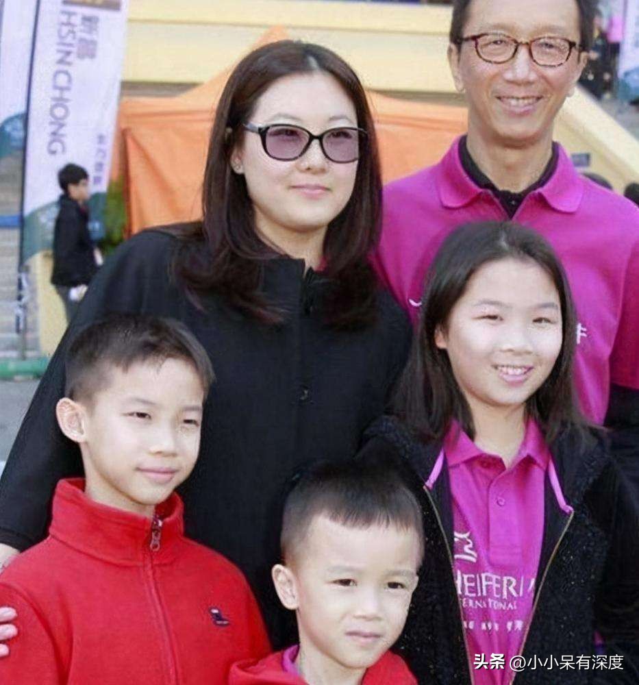 A recent photo of diving queen Fu Mingxia, 44 years old, she is very ...