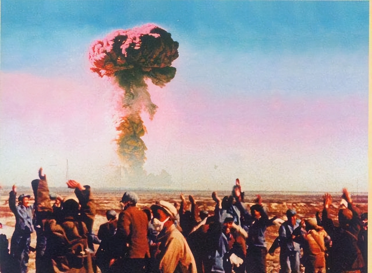 When China's first atomic bomb exploded in 1964, how did the world's ...