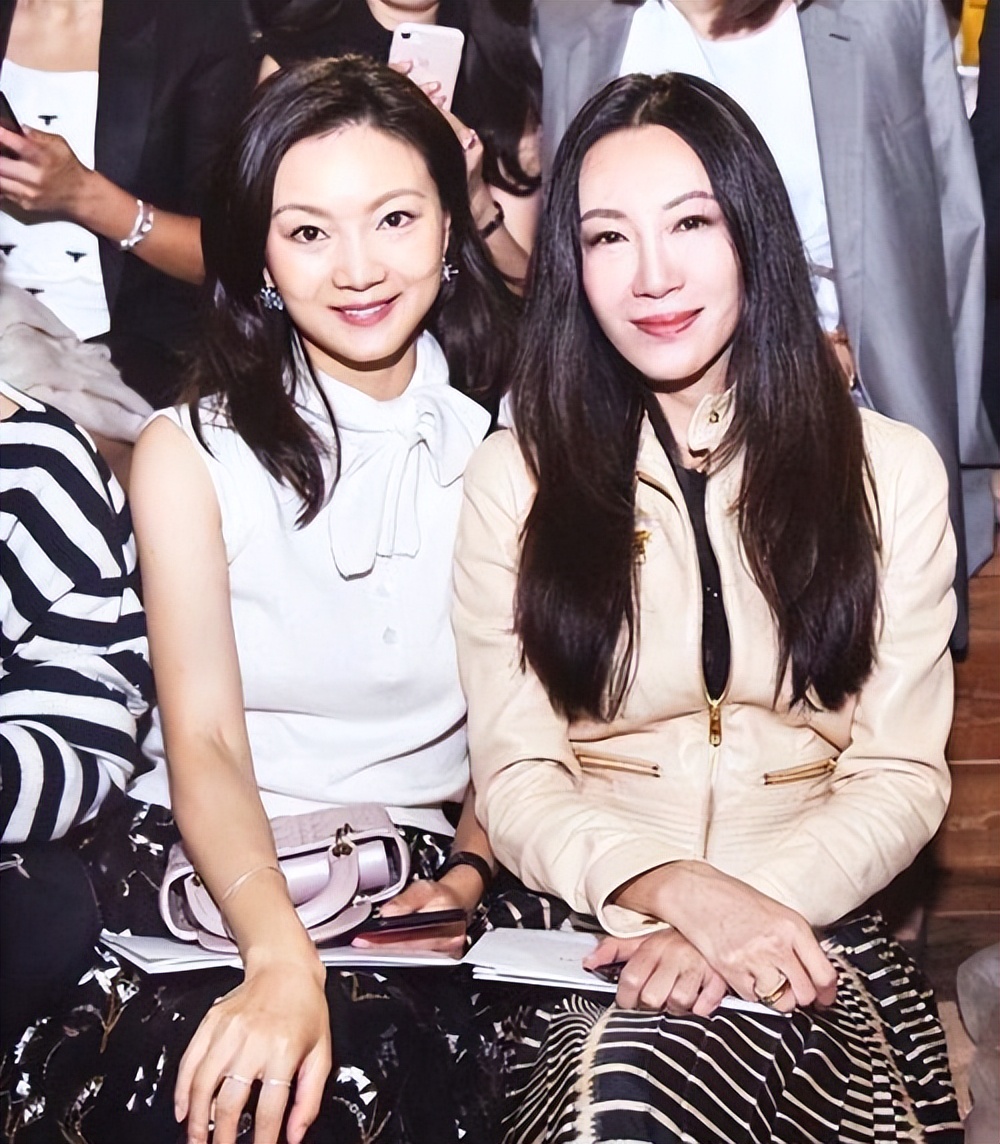 73-year-old Zhang Yimou and 41-year-old Chen Ting attended the banquet ...