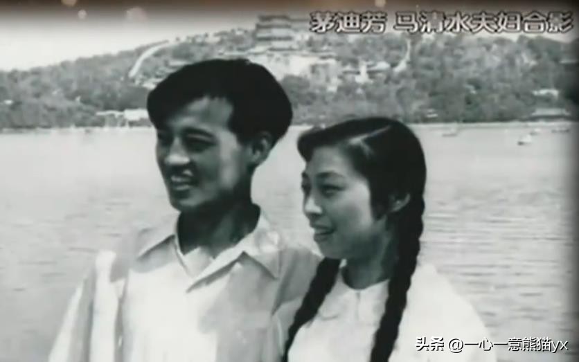 The famous actor Ma Ling and singer's father died young. She endured ...